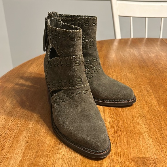 Sbicca | Shoes | Sbicca Vintage Collection Sz 75 Green Jossly Ankle ...